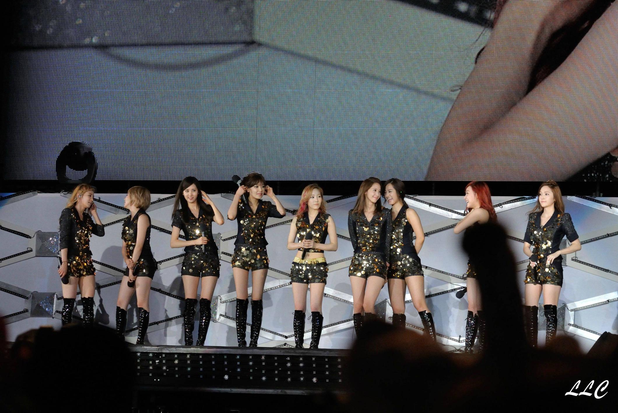 Girls’ Generation Performs at ‘SMTOWN Live World Tour III’ in Taiwan