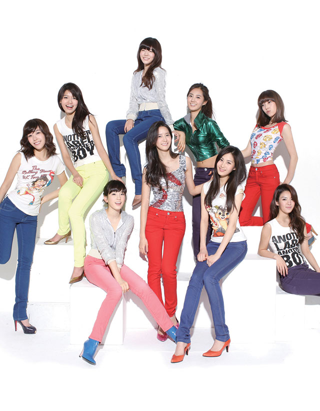 Writers’ Review July 2012: The First Mini Album ‘Gee’