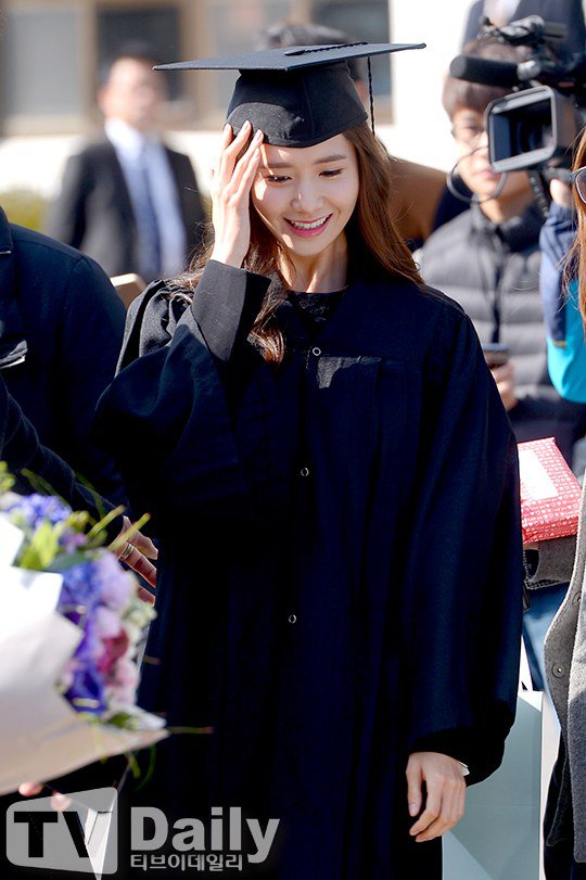 Yoona Graduates from Dongguk University and Attends Graduation Ceremony