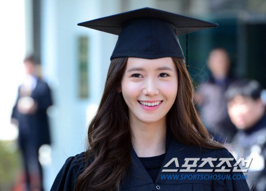 Yoona Graduates from Dongguk University and Attends Graduation Ceremony