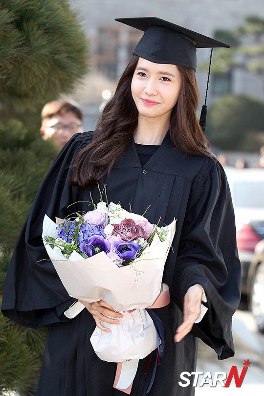 Yoona Graduates from Dongguk University and Attends Graduation Ceremony