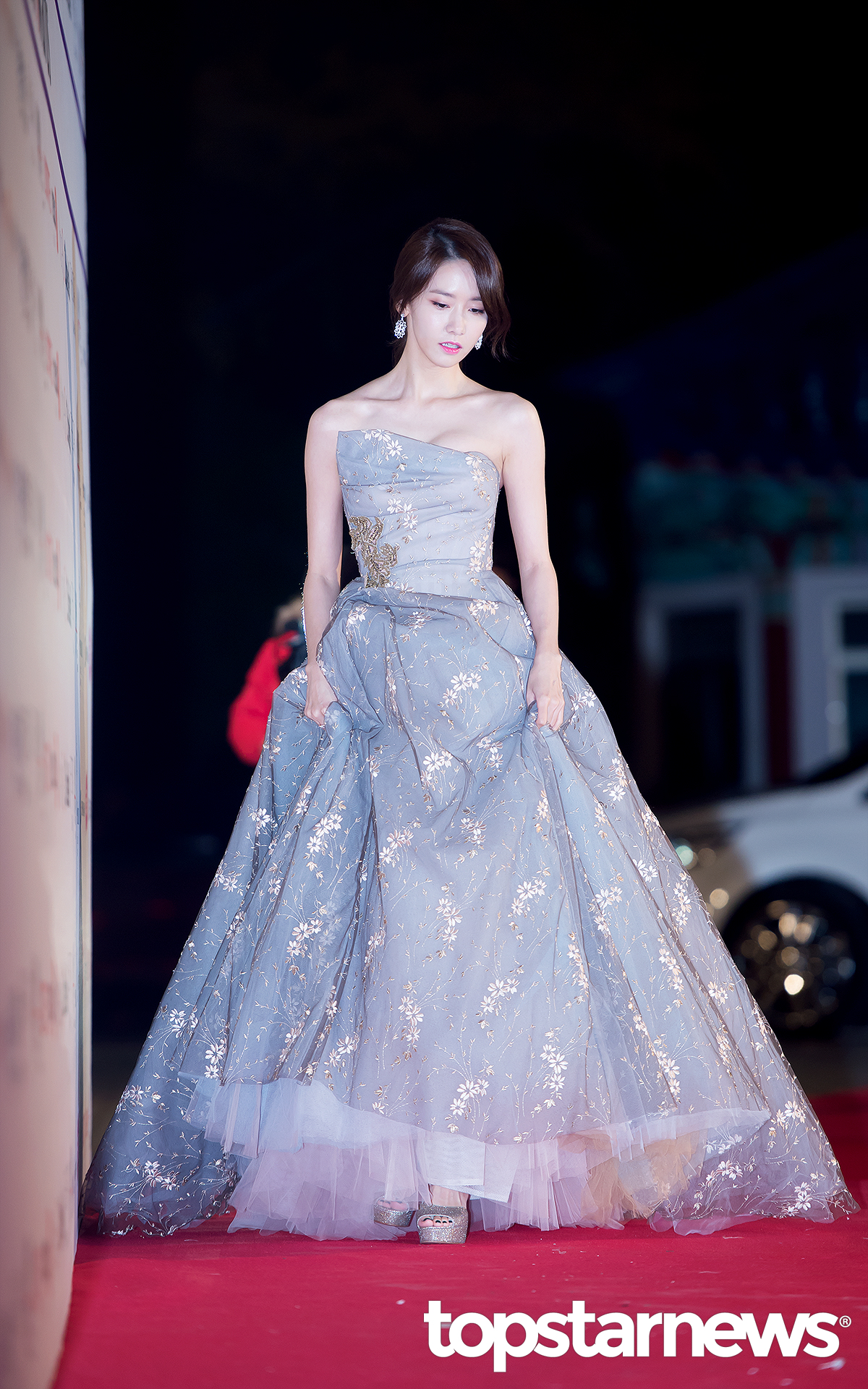 Yoona Wins Two Awards at ‘2016 Asia Artist Awards’